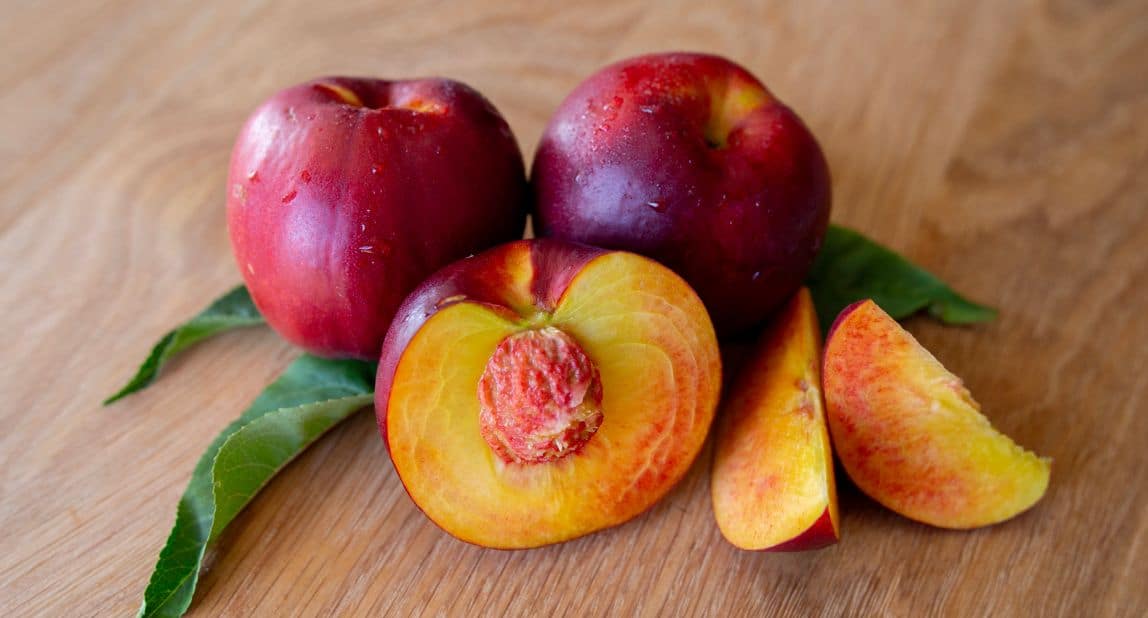 Nectarines | Our Fruit | Zaiger SA